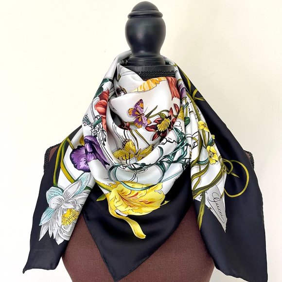 Gucci | Accessories | New Gucci Infinity Flora White Black Border Silk ...